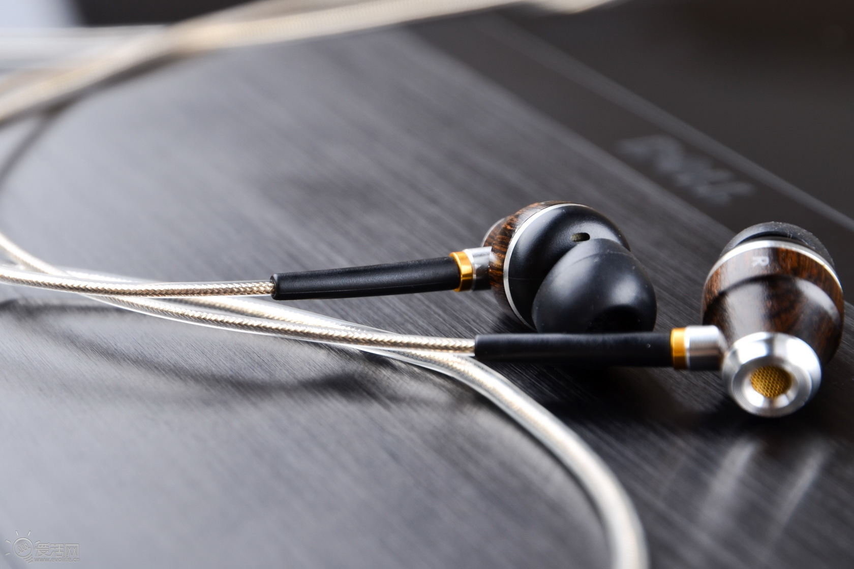 JVC FX-800 – Classic Looks, Timeless Sound – Everyday Listening