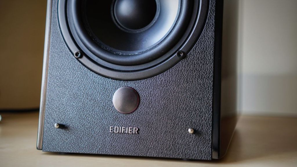 Edifier R2000DB Review – Back in Black – Everyday Listening
