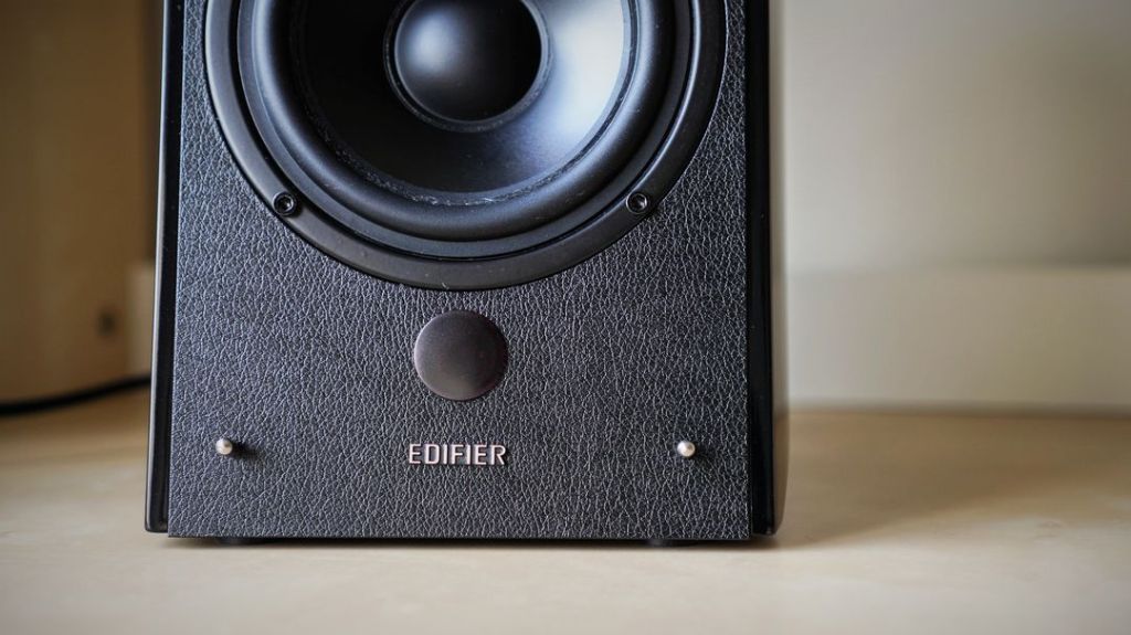 Edifier R2000DB Review – Back in Black – Everyday Listening