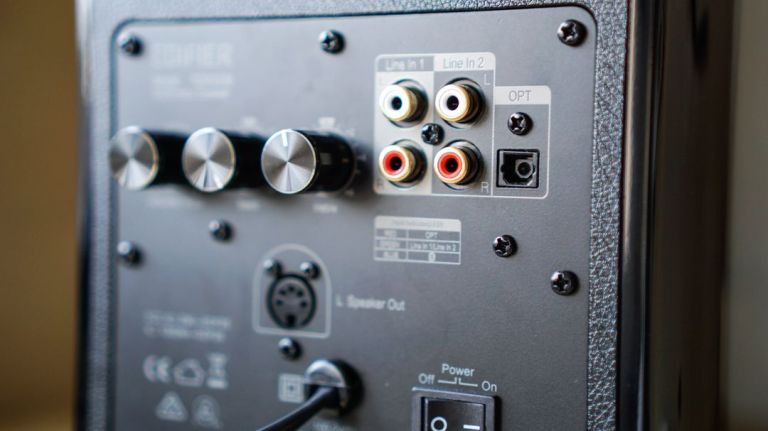 Edifier R2000DB Review – Back in Black – Everyday Listening