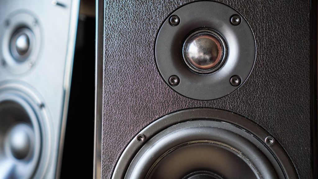 Edifier R2000DB Review – Back in Black – Everyday Listening