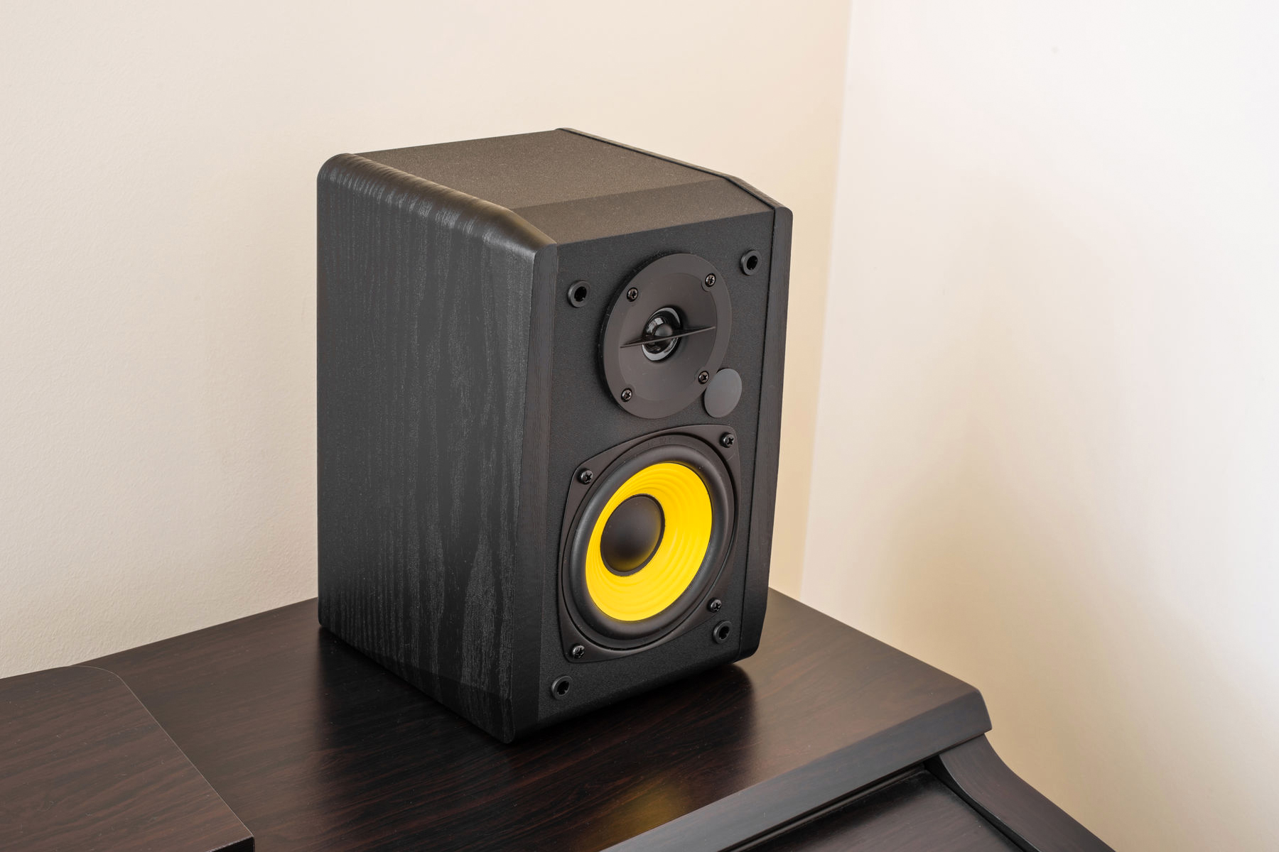 Edifier R1010BT Review – Small Fry, Big Sound – Everyday Listening